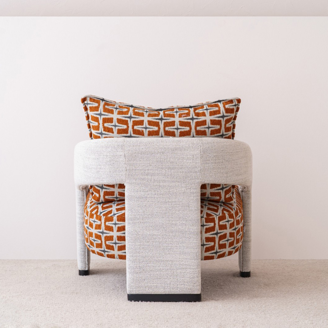 Butaca doble tapizado. Beige y naranja. - Thales de Mileto